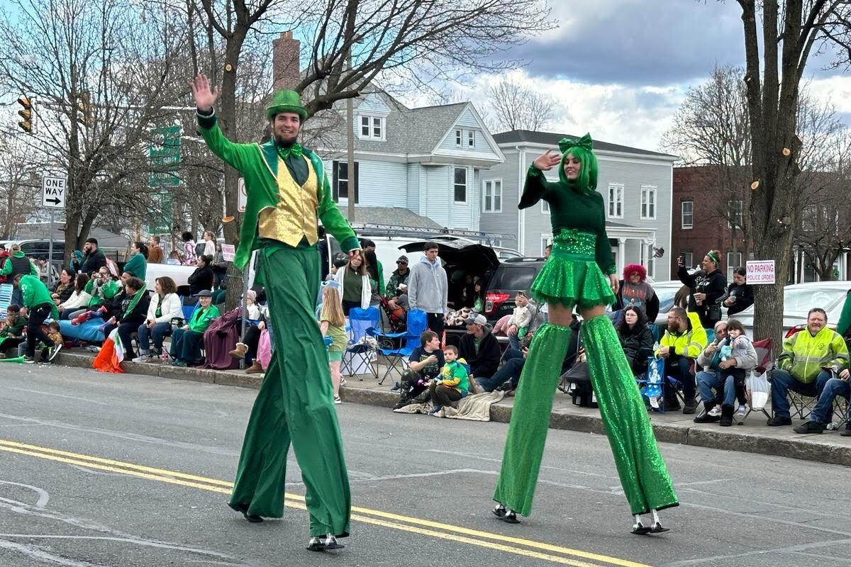Parade Entertainment for Hire | Stilt Walkers | Wing Dancers